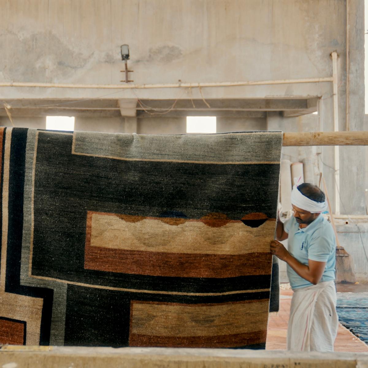 Raya Rug Black, 170 x 240cm