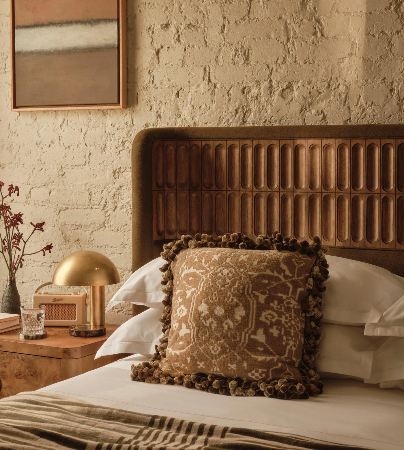 Devon Bed, Queen, Linen, Olive, US