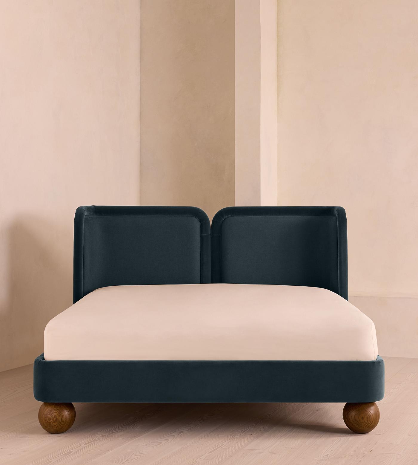 Willem Bed, King, Velvet & Linen, Grey Blue