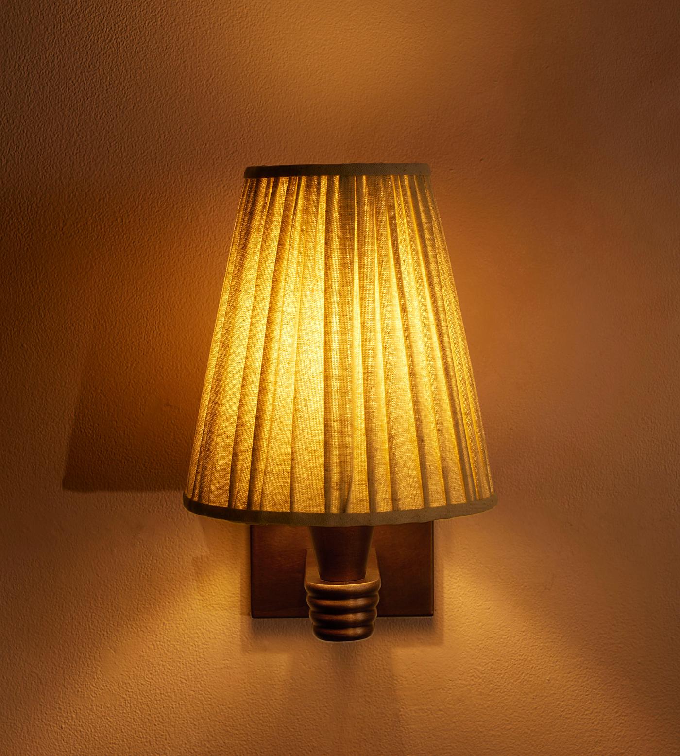 Viola Wall Light, Bronze, US