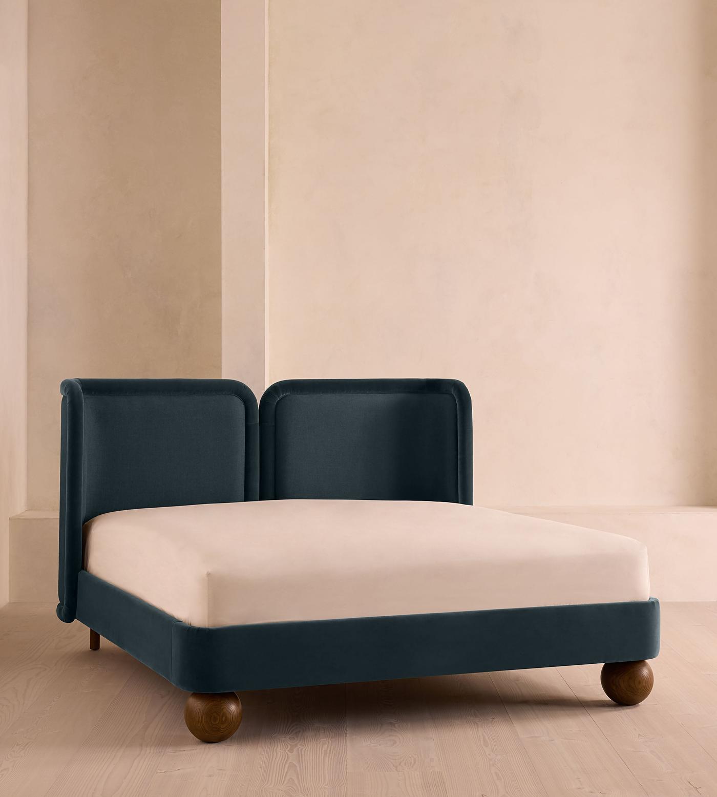 Willem Bed, King, Velvet & Linen, Grey Blue