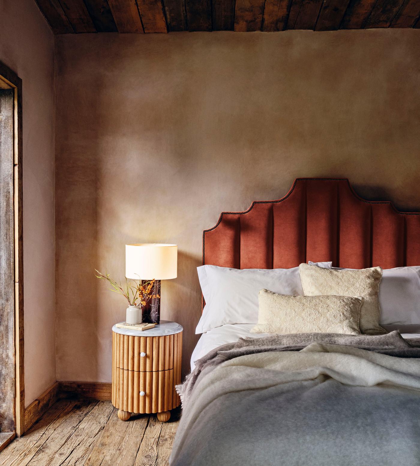 Gerrard Bed, Queen, Velvet, Rust, US