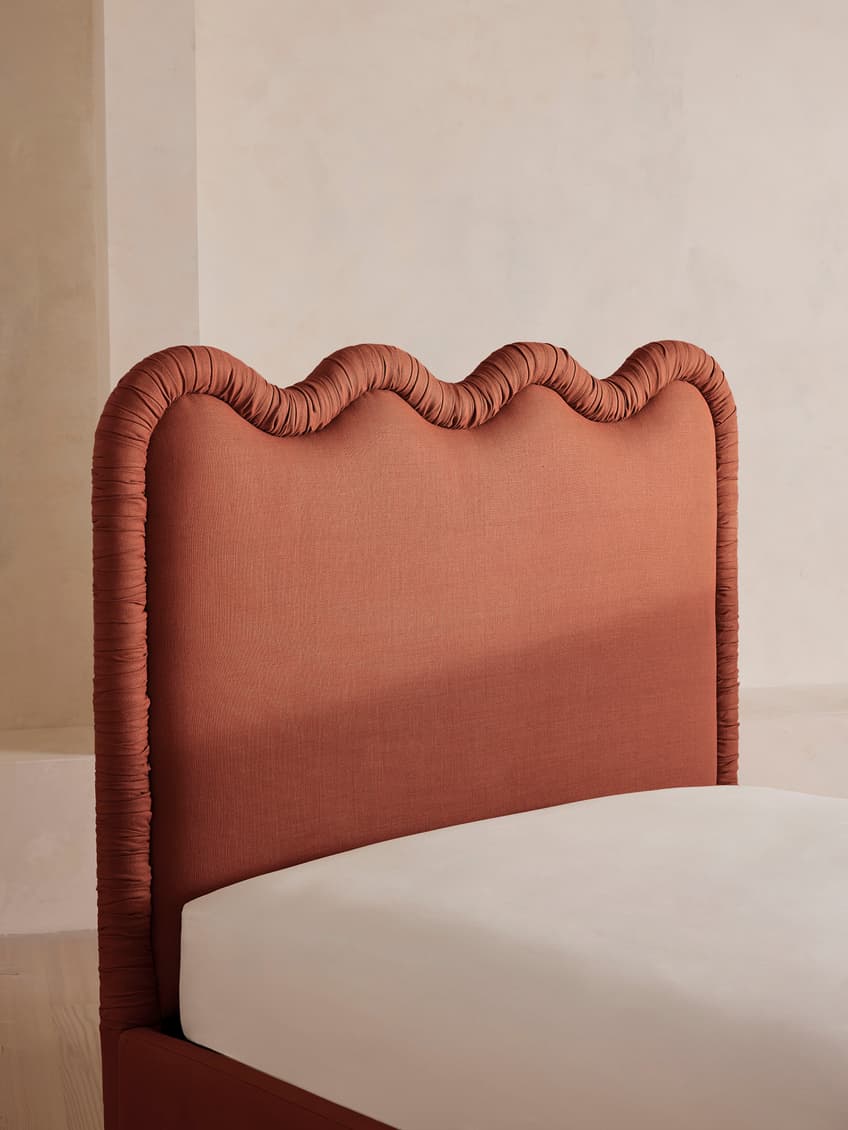 Tristan Bed, Emperor, Linen, Sienna