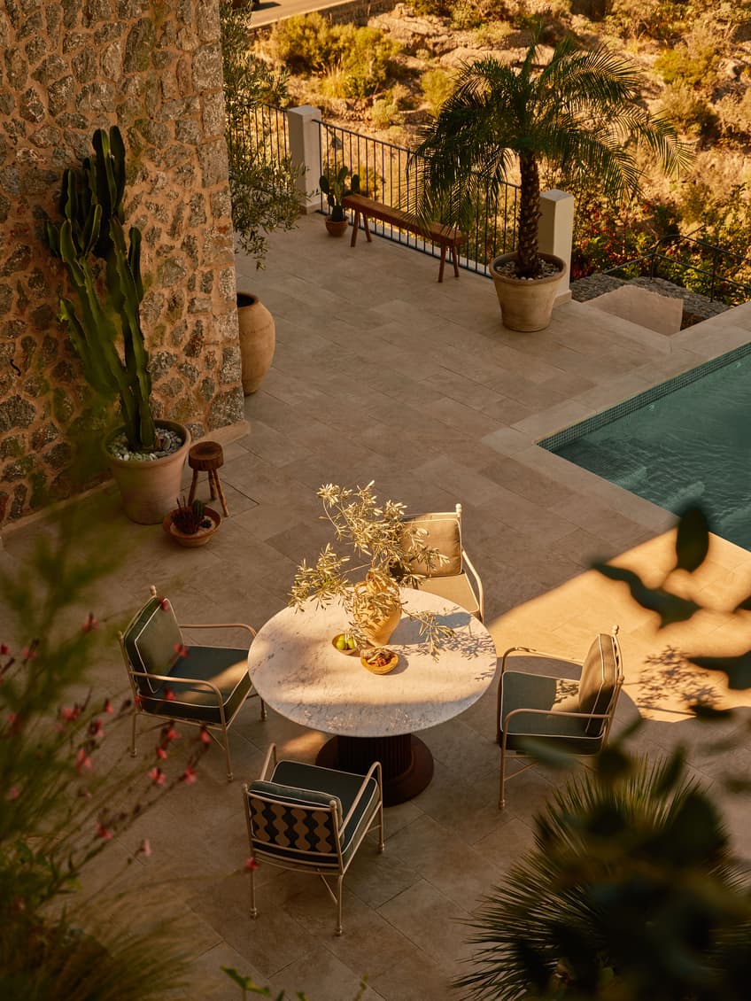 Murcell Outdoor Round Dining Table, Carrara