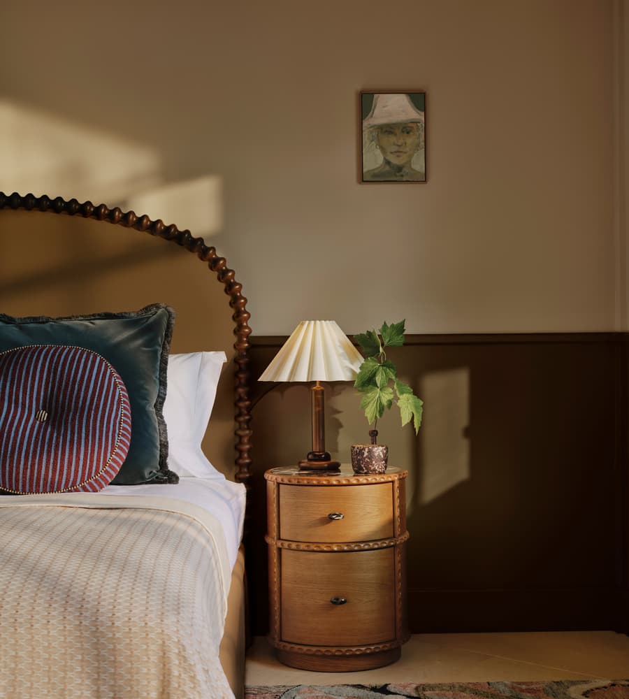 Mika Bed, King, Linen, Ochre