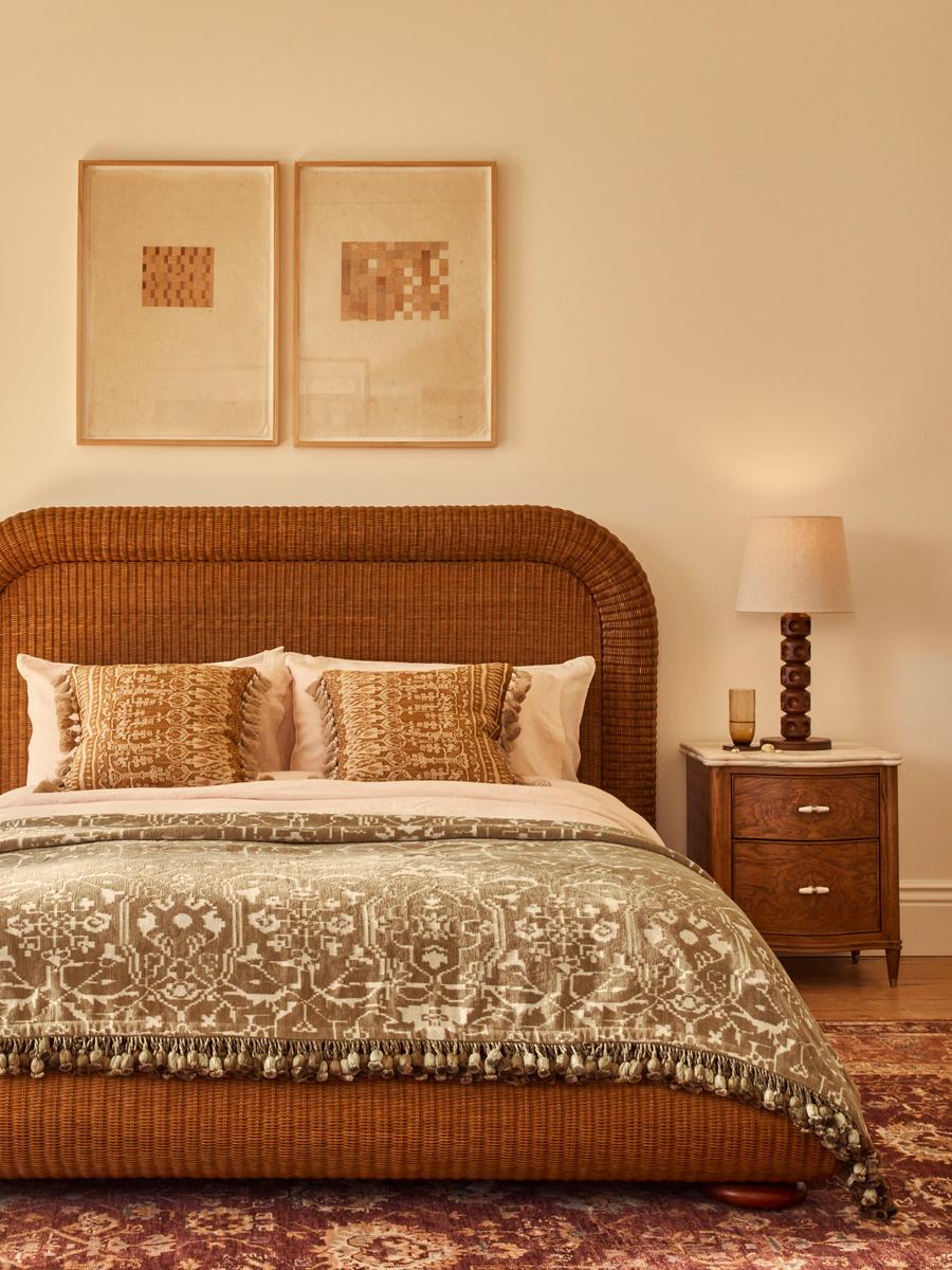 Rivas Bed, King, Linen, Prussian Blue, US - Soho Home