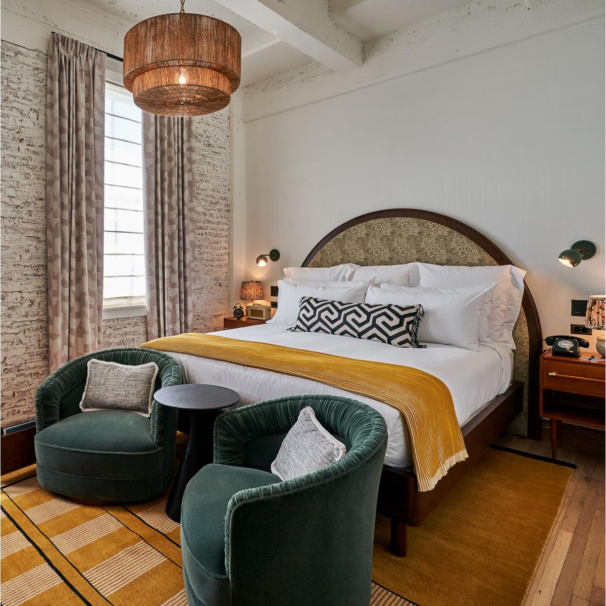 Bedrooms & Rooftop Pool in Los Angeles | Soho Warehouse