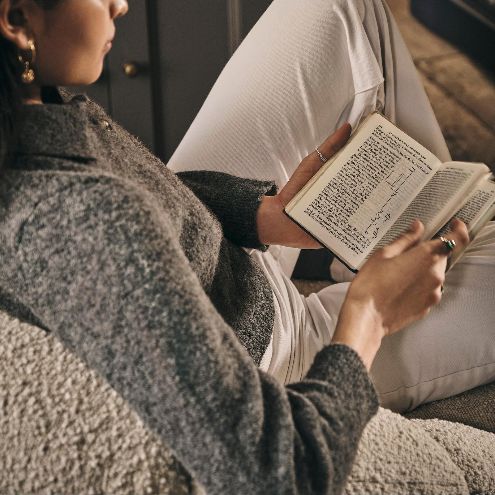 How to create a cosy book nook at home