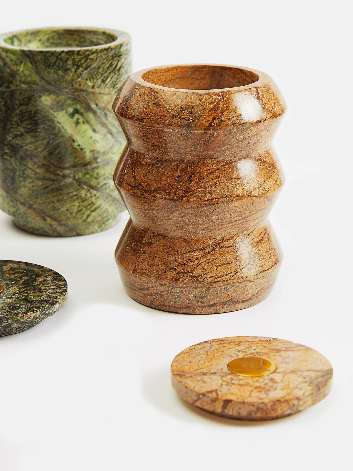 Verona Tonka and Florum Candle Brown Marble Large 230g - Soho Home